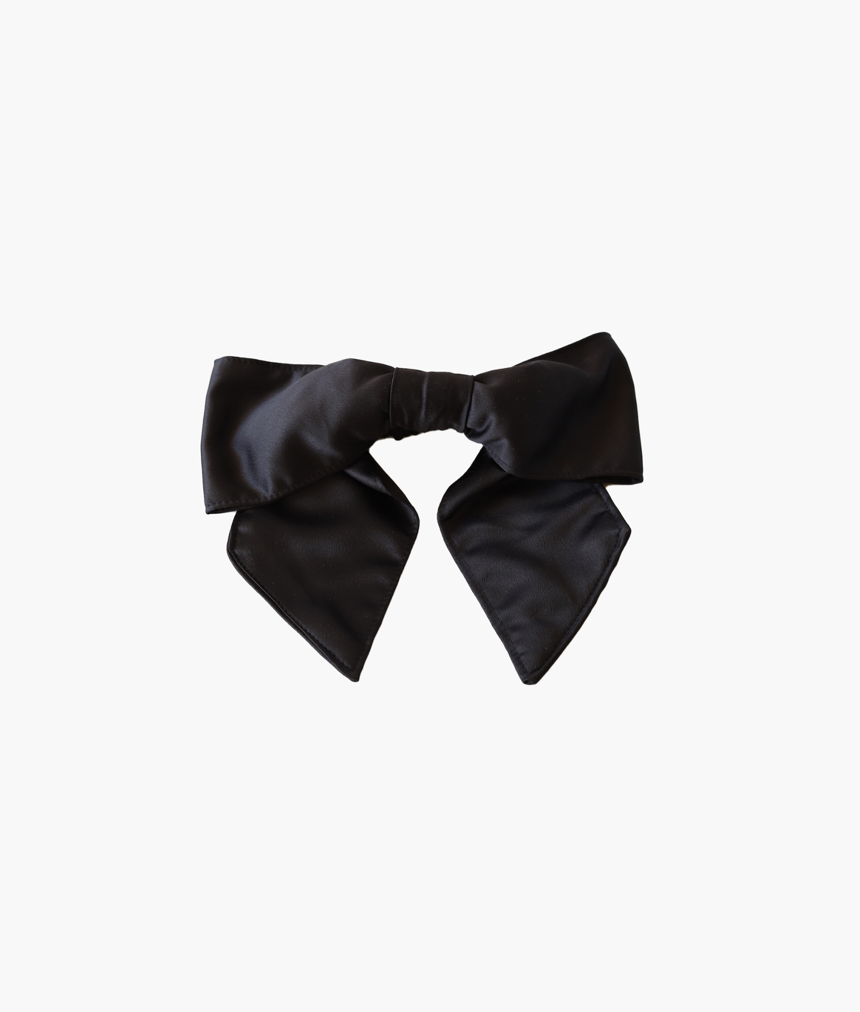 Maddy bow scrunchie in black satin – ROOP